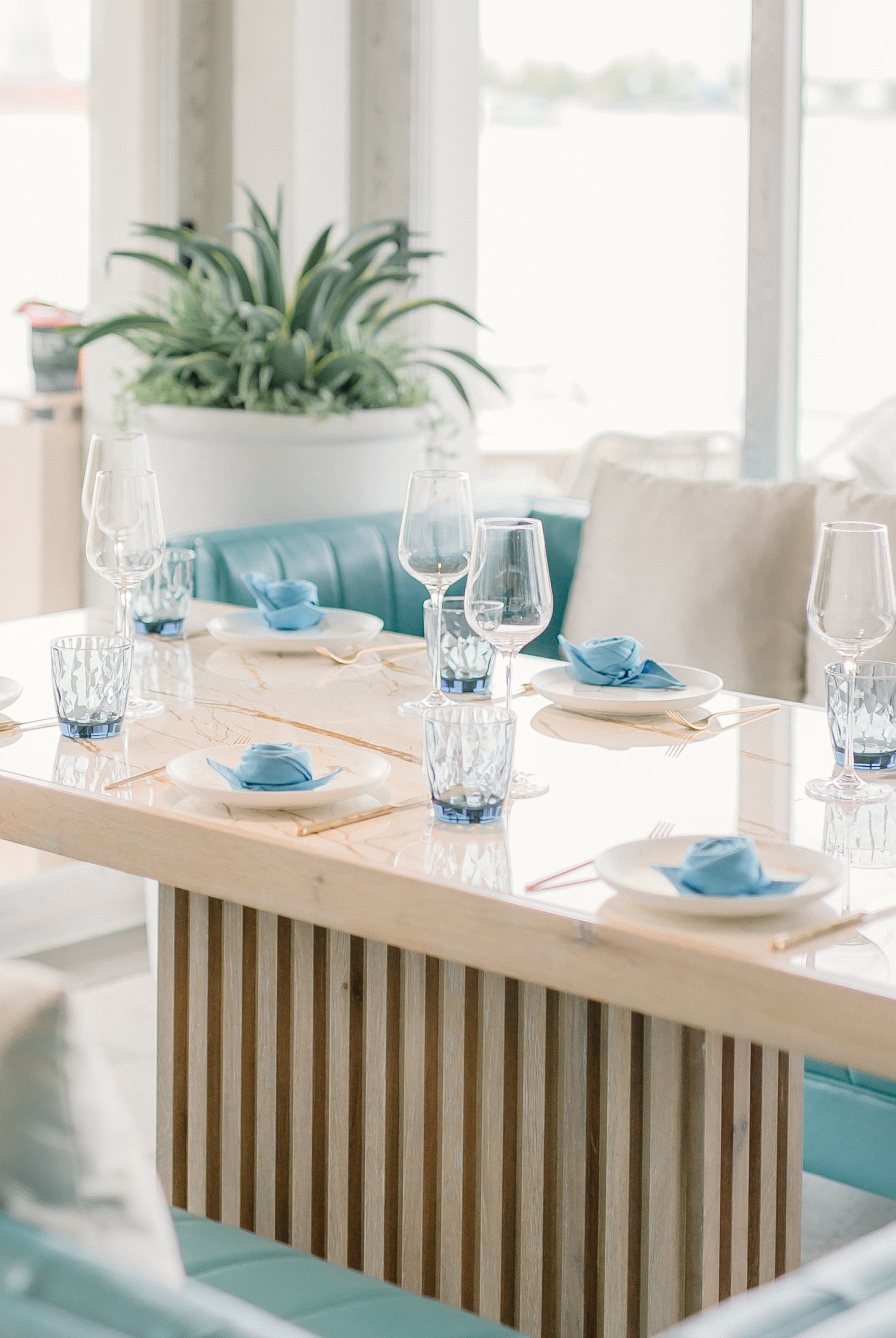 ROS Yacht Club – Dining & River Lounge
